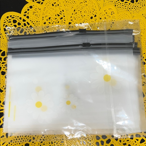 Office | Clear Daisy Print Zip Bags | Poshmark